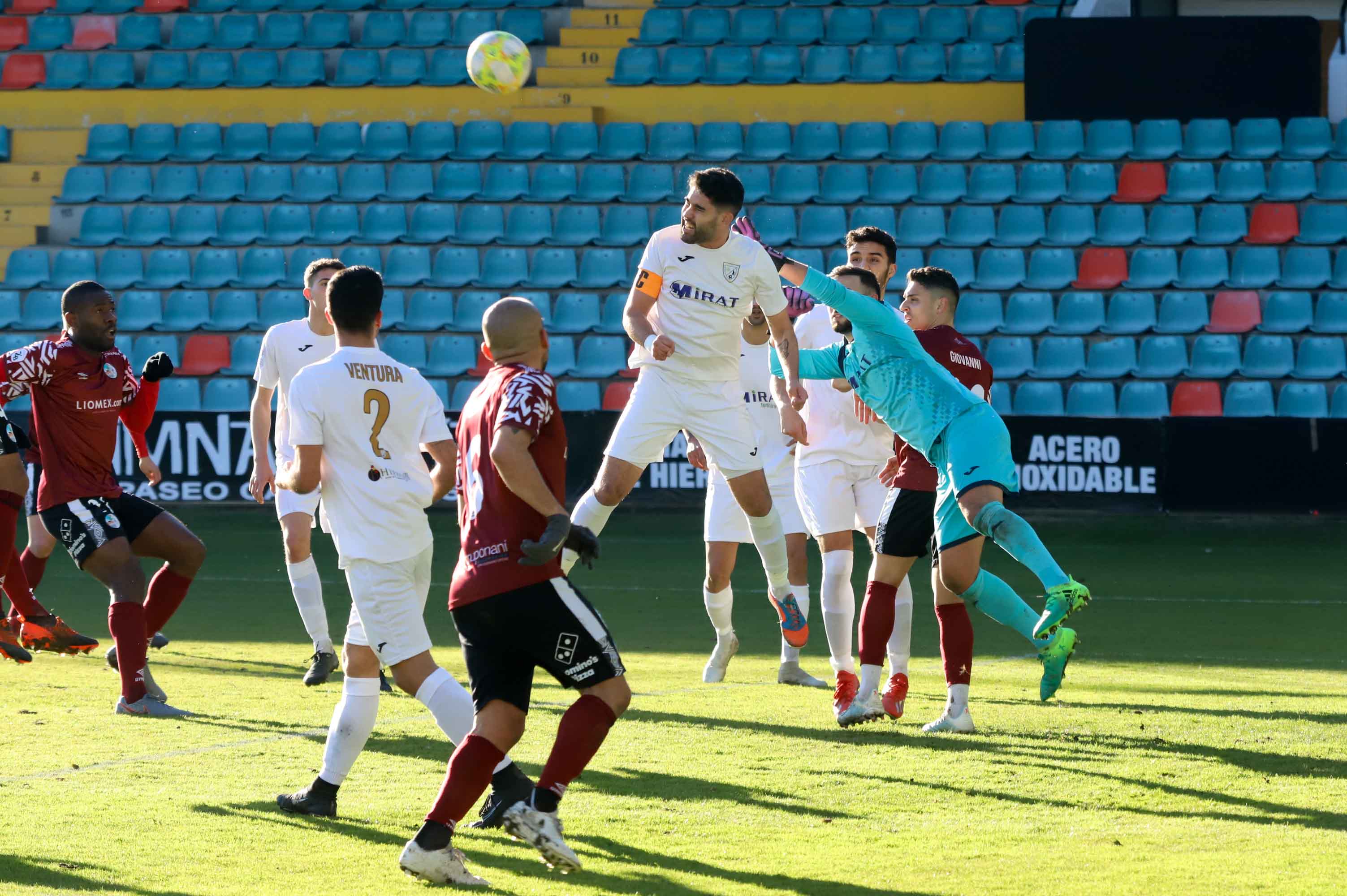 Fotos: Amistoso entre el Salamanca CF UDS y el CD Ribert en el estadio ...