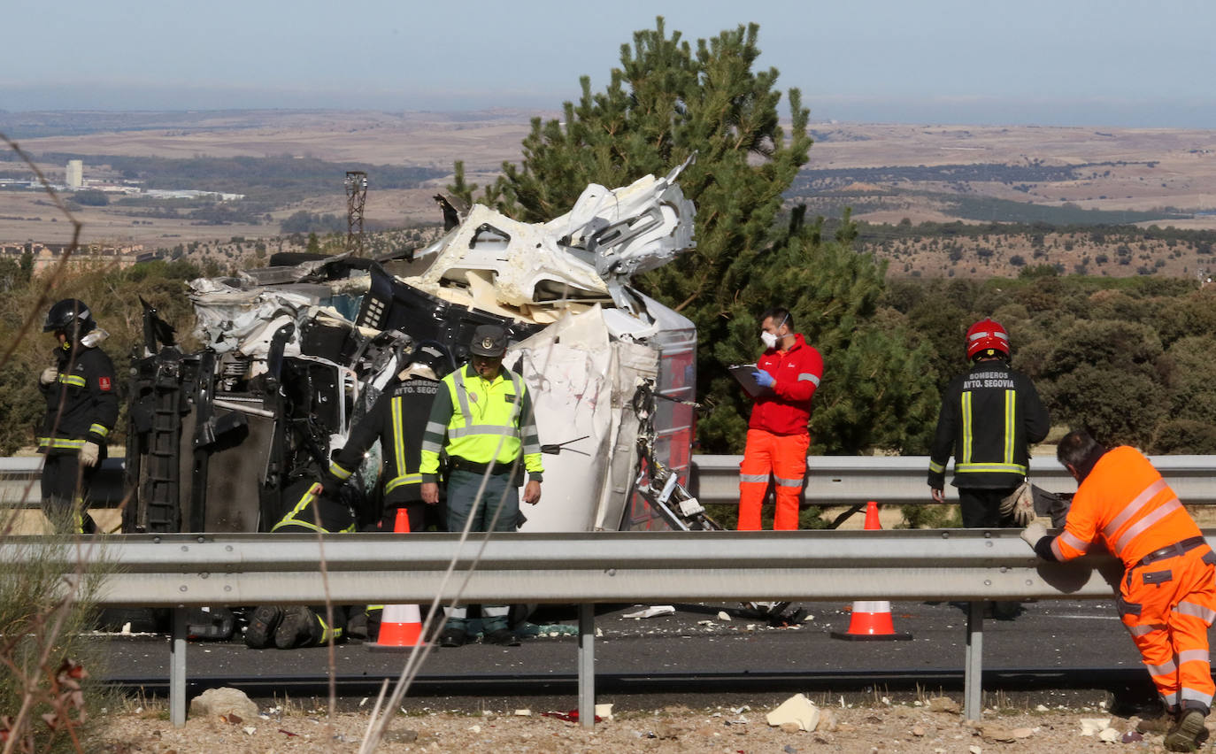Fotos: Accidente entre un camión y una furgoneta en la AP-61 | El Norte ...